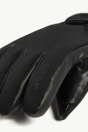 Moncler Padded Gloves With Embossed Logo - Black