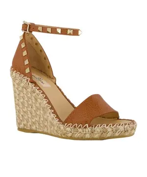 Valentino Garavani Rockstud Open Toe Wedge Sandals - Camel