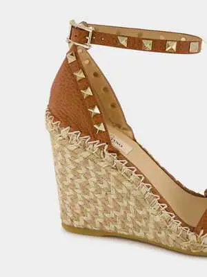 Valentino Garavani Rockstud Open Toe Wedge Sandals - Camel