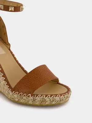 Valentino Garavani Rockstud Open Toe Wedge Sandals - Camel