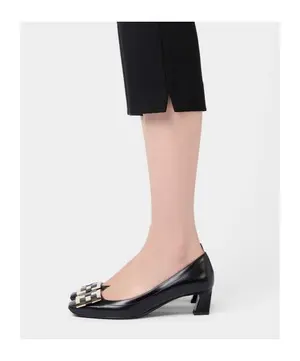 ROGER VIVIER Trompette Pumps In Leather With Metal Buckle Detail - Black
