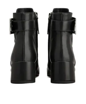 ROGER VIVIER Très Vivier Polly Buckle Ankle Boots - Black