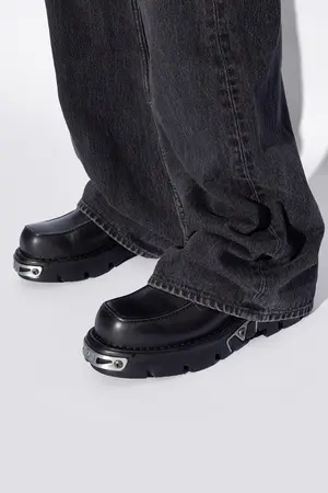 Vetements Logo Embossed Leather Loafers