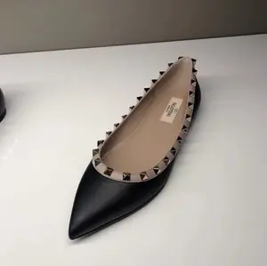 Valentino Garavani Rockstud Pointed Toe Flats - Black