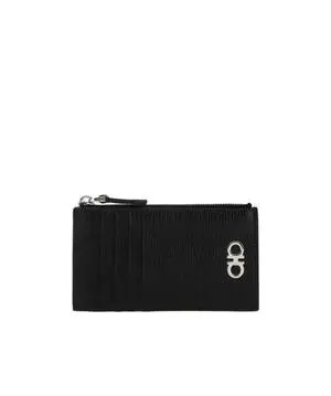 FERRAGAMO Logo Embossed Zipped Card Case - Black