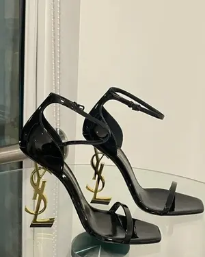 Saint Laurent Opyum Patent Leather Open Toe Sandals With Cassandre Heel - Black