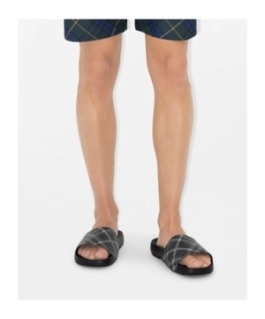 Burberry Checked Slip-on Slides - Black/calico