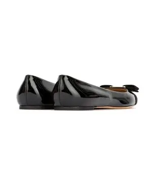 FERRAGAMO Varina Patent Leather Ballerina Flats With Bow Detailing - Black