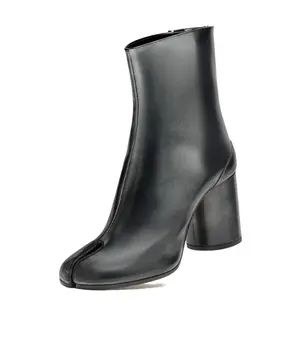 MAISON MARGIELA Tabi Ankle Boots With Cylindrical Heel - Black