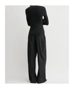 TOTEME Scoop Neck Long Sleeve Knitted Top - Black