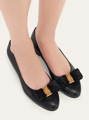 FERRAGAMO Vara Chunky Low-heeled Pumps With Bow Detailing - Black