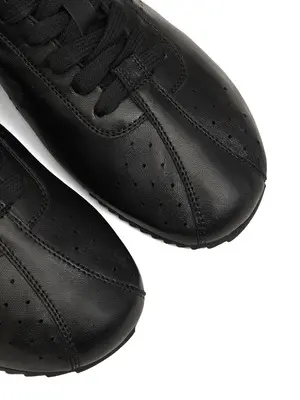 AMI Paris Low-top Sneakers With Round Toe And Lace-up Closure - Black