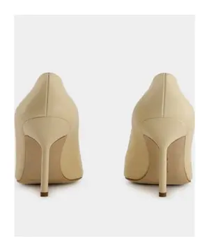 Manolo Blahnik Bb Pointed Toe Pumps - Nude