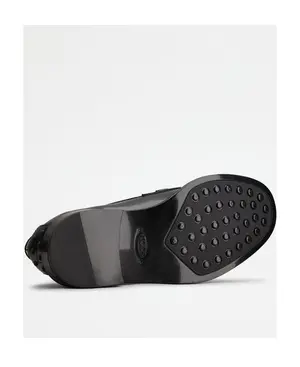 TOD'S Round Toe Loafers With T-shaped Metal Detail