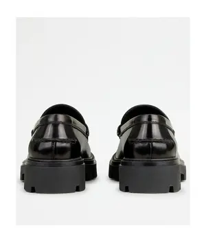TOD'S Timeless Logo Plaque Loafers
