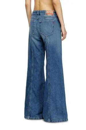 DIESEL® D-akii Flared Jeans - Medium Blue