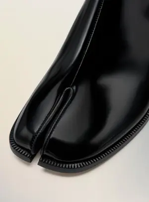 MAISON MARGIELA Tabi Chelsea Boots - Black