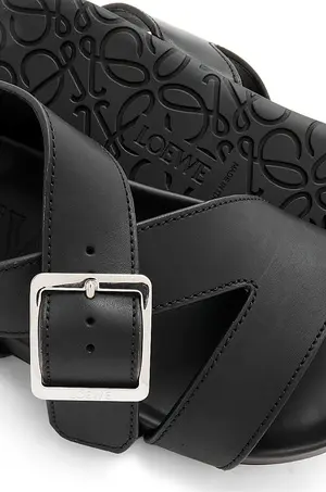 Loewe Ease Buckle Sandal In Vegetal Calfskin - Black