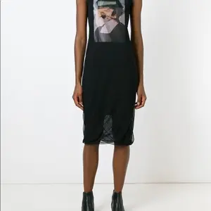 Alexander McQueen Portrait Print Sleeveless Midi Dress