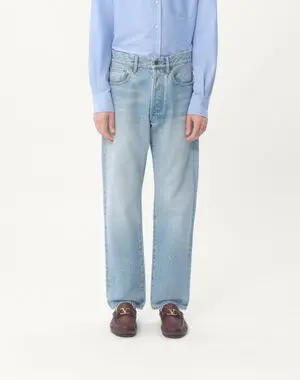 Valentino Garavani Straight Leg Jeans With Logo Patch - Denim