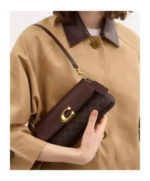COACH Signature Shoulder Bag - B4/maple Maple