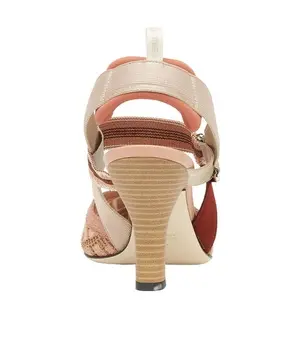 Fendi Colibri Pointed Toe Pumps - Pink