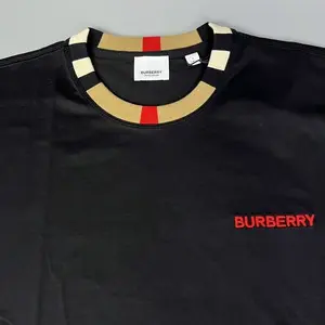 Burberry Item O-neck Short-sleeved T-shirt - Black