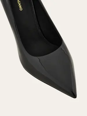 FERRAGAMO Pointed Toe Pumps - Black