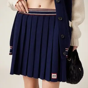 Miu Miu Pleated Mini Skirt With Logo Patch - Navy