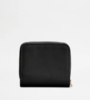 TOD'S Logo Embossed Bifold Wallet