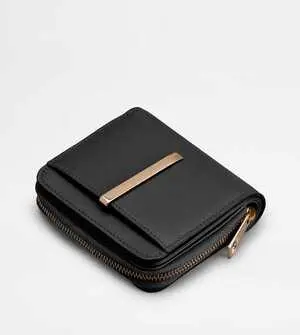 TOD'S Logo Embossed Bifold Wallet