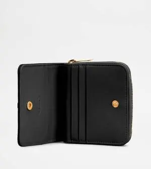 TOD'S Logo Embossed Bifold Wallet