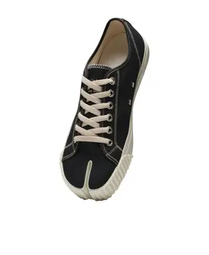 MAISON MARGIELA Tabi Low-top Sneakers - Black