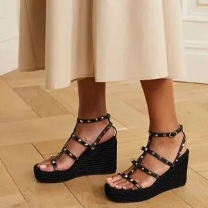 Valentino Garavani Rockstud Wedge Sandals - Black