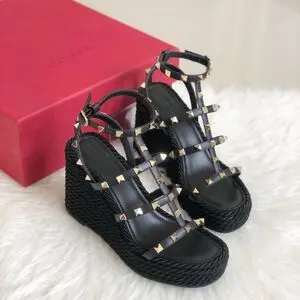 Valentino Garavani Rockstud Wedge Sandals - Black