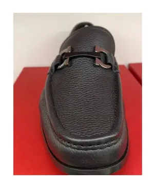 FERRAGAMO Gancini Plaque Moccasin Loafers - Black