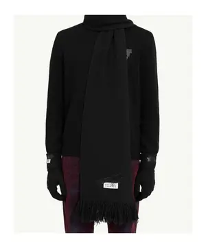 MAISON MARGIELA Logo Patch Fringed Edge Scarf