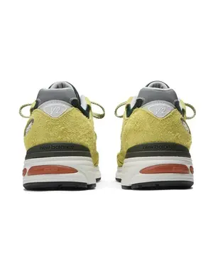 NEW BALANCE 991v2 Lace-up Sneakers - Green