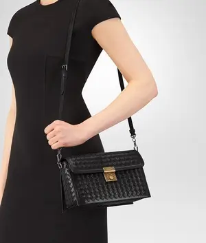 Bottega Veneta Woven Shoulder Bag With Clasp