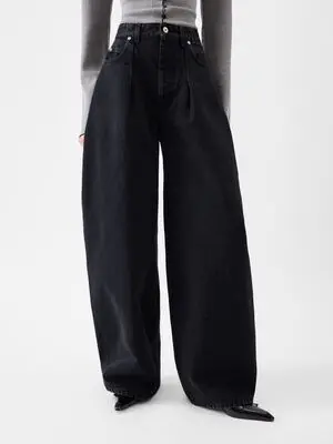 Jacquemus High-rise Curved Leg Jeans - Black