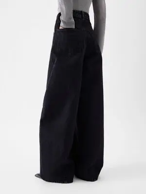 Jacquemus High-rise Curved Leg Jeans - Black