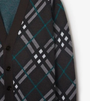 Burberry Checked V-neck Buttoned Cardigan