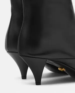 Versace La Medusa Pointed-toe Zipped Ankle Boots - Black