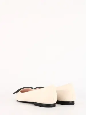 ROGER VIVIER Gommettine Pointed-toe Flat - Black