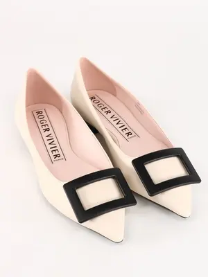 ROGER VIVIER Gommettine Pointed-toe Flat - Black