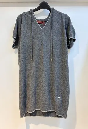 Max Mara Short-sleeved Knitted V-neck Top With Drawstring