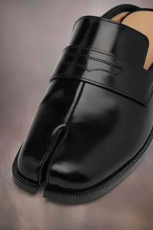 MAISON MARGIELA Tabi City Loafer Mules - Black