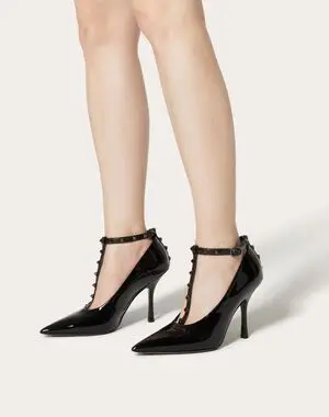 Valentino Garavani Rockstud Pointed High Heels