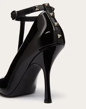 Valentino Garavani Rockstud Pointed High Heels