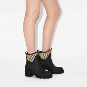 Burberry Round-toe Checked Heeled Boots - Black